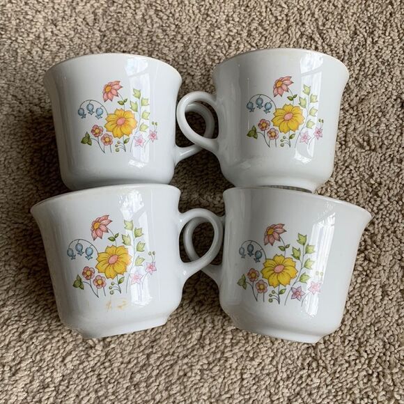 Corelle | Dining | Vintage Corelle Meadowyellow Greenset Of 4 Coffee ...